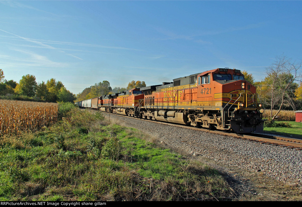 BNSF 4721 heads NB with the MADGAL freight.